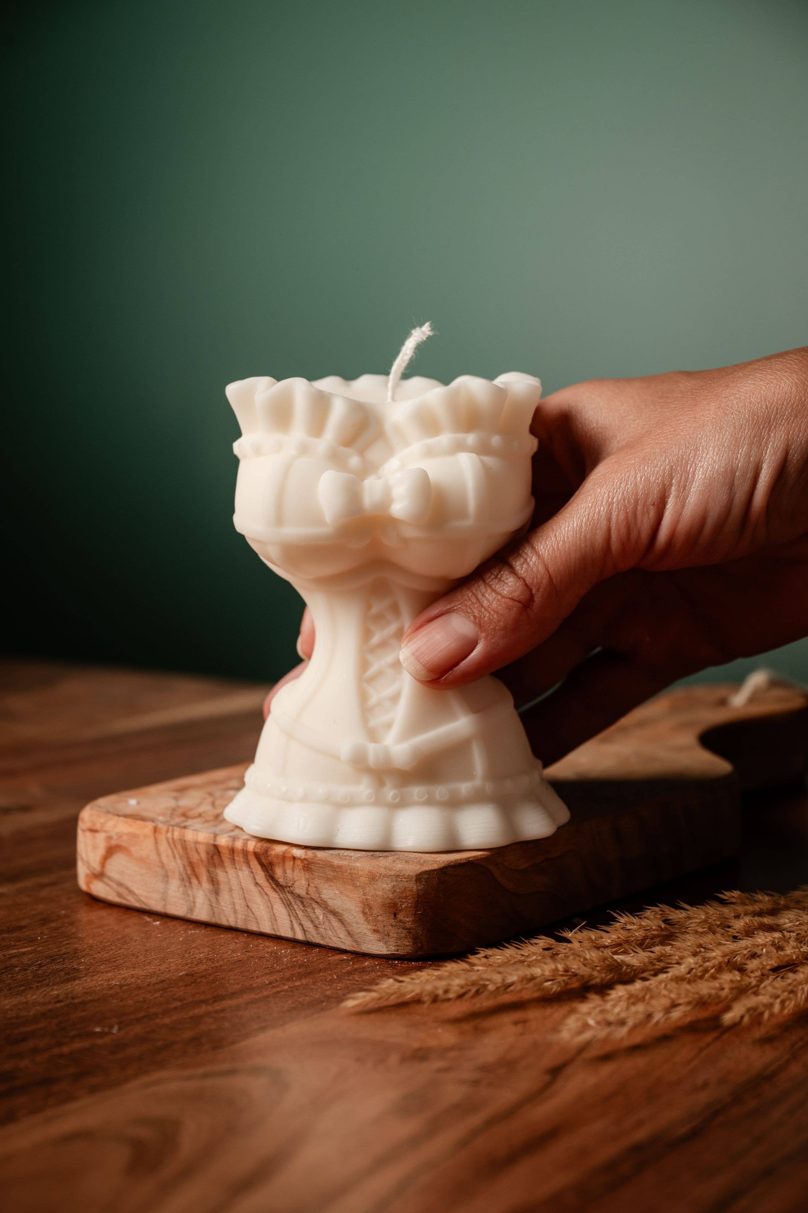 Wholesale female body candle for your store