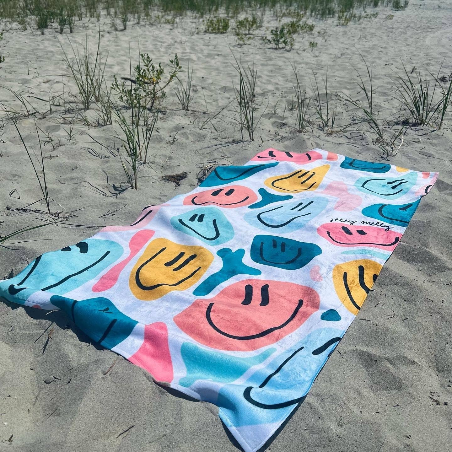Purchase Wholesale smiley face throw. Free Returns & Net 60 Terms on Faire