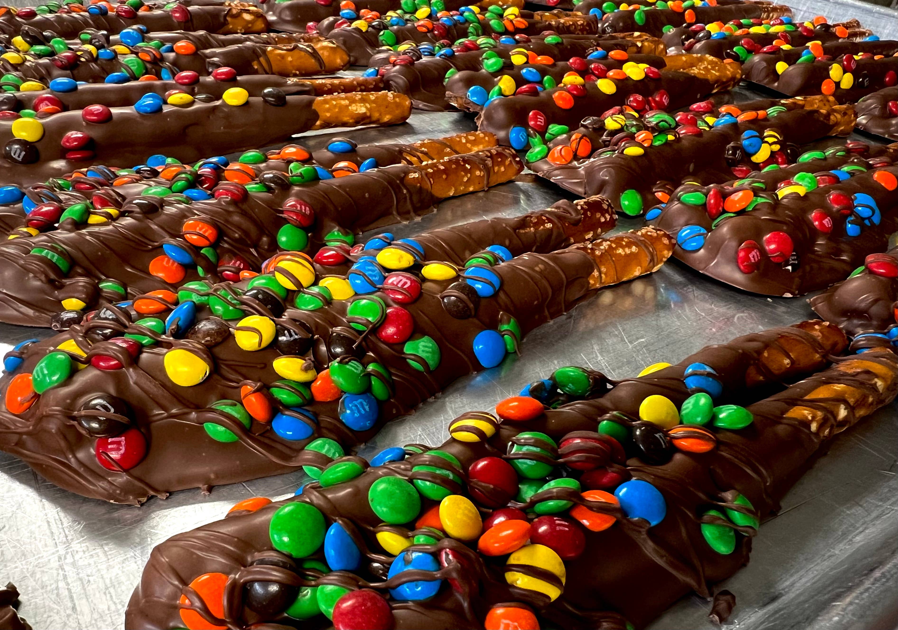 Wholesale Pretzel 🥨 Rod NEW DUO w/ Milk Chocolate Drizzle M&M’s 2PK for ...